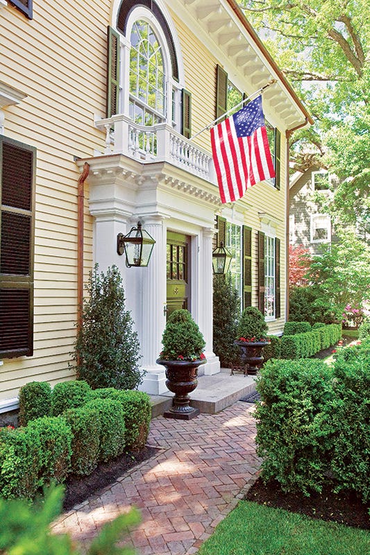 Colonial Lighting Fixtures: The Iconic Colonial - Period Homes