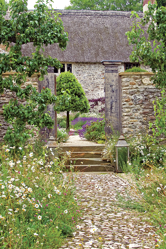 Garden Designer Arne Maynard's Dramatic Landscapes - Period Homes